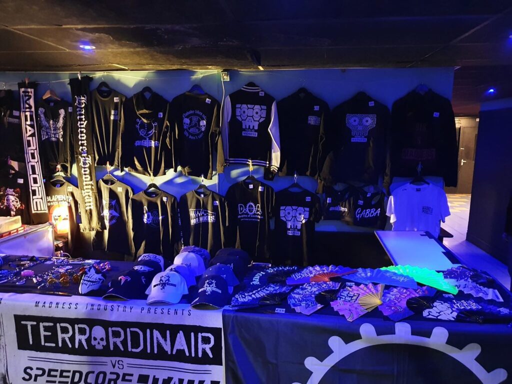 Tiendas de ropa Hardcore, Gabber, y Hardstyle - KICKSHOW